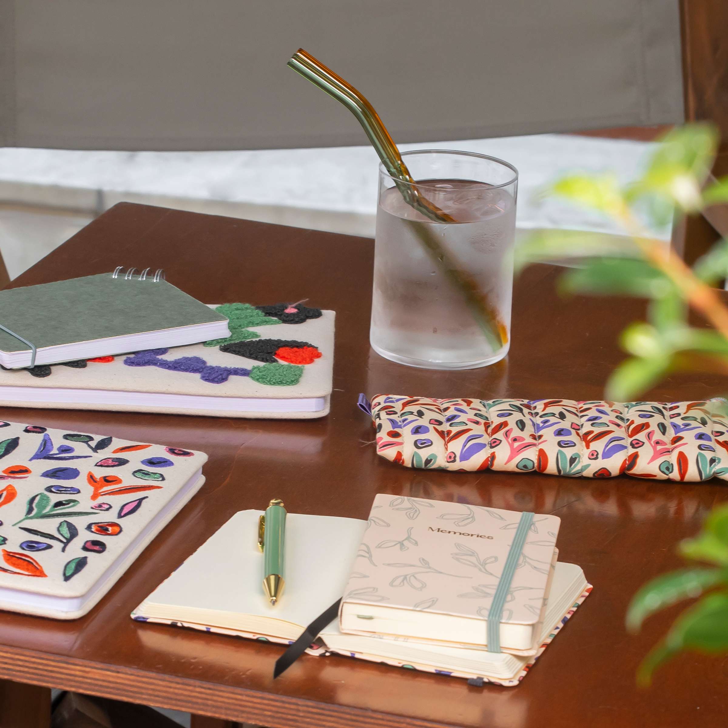 Cuaderno Liso 14X9 cm 100 Hj 100 Gr T/ Dura con Goma Leaves In The Wind ...